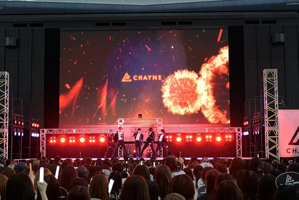 『君の花になる』第1話、8LOOM初の有観客ライブとなった収録の模様をレポート！｜TBSテレビ