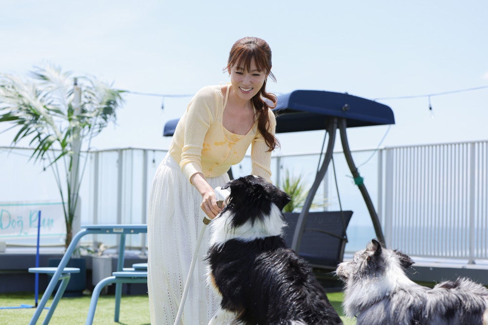 犬にも人にもモテモテ⁉ 深田恭子が語る、火曜ドラマ『初恋DOGs』で演じるドッグカフェ店長の奔放で優しい魅力｜TBSテレビ